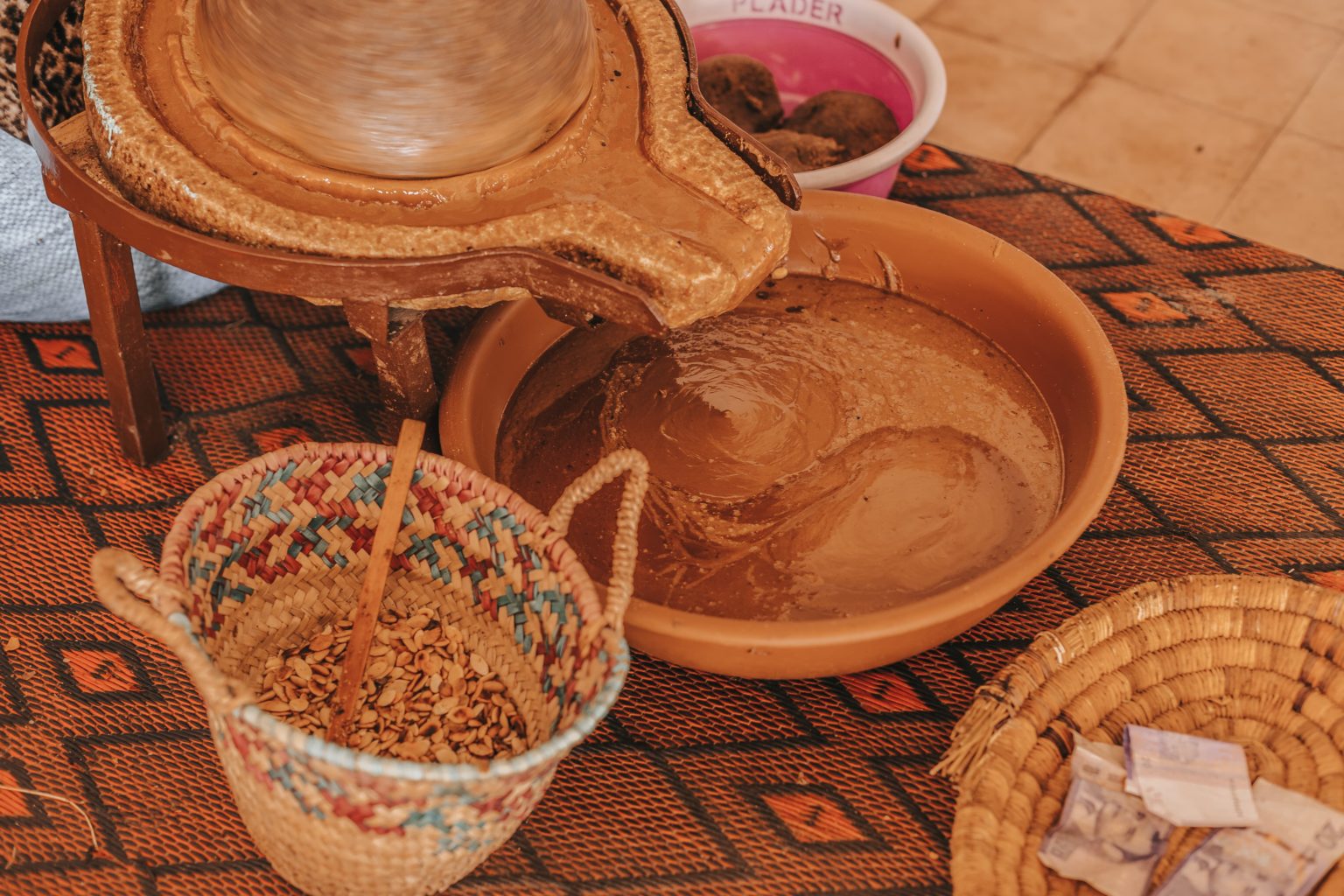 production-huile-argan-maroc - Chronique Bordelaise - Le blog Bons ...